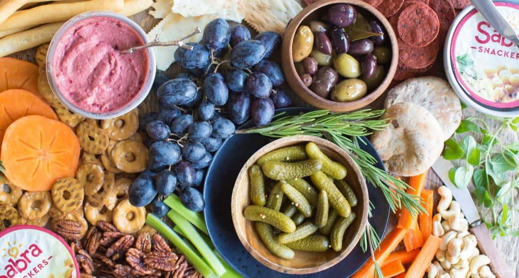 How to Make An EPIC Hummus Board