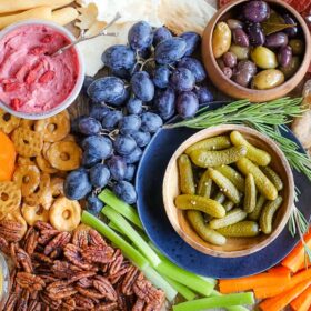 How to Make An EPIC Hummus Board