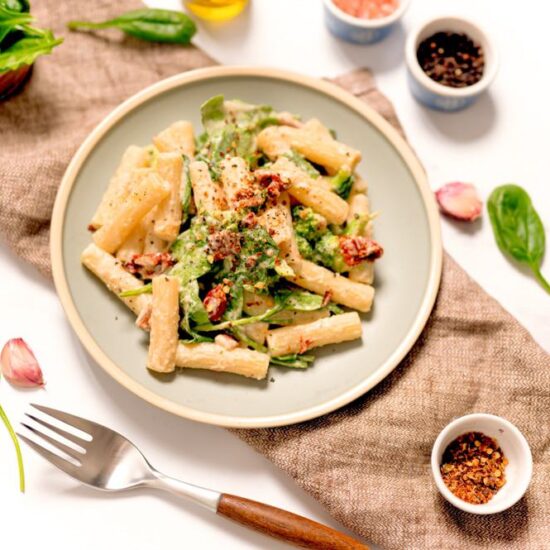 Creamy Hummus Pasta With Sun-Dried Tomatoes | World of Vegan