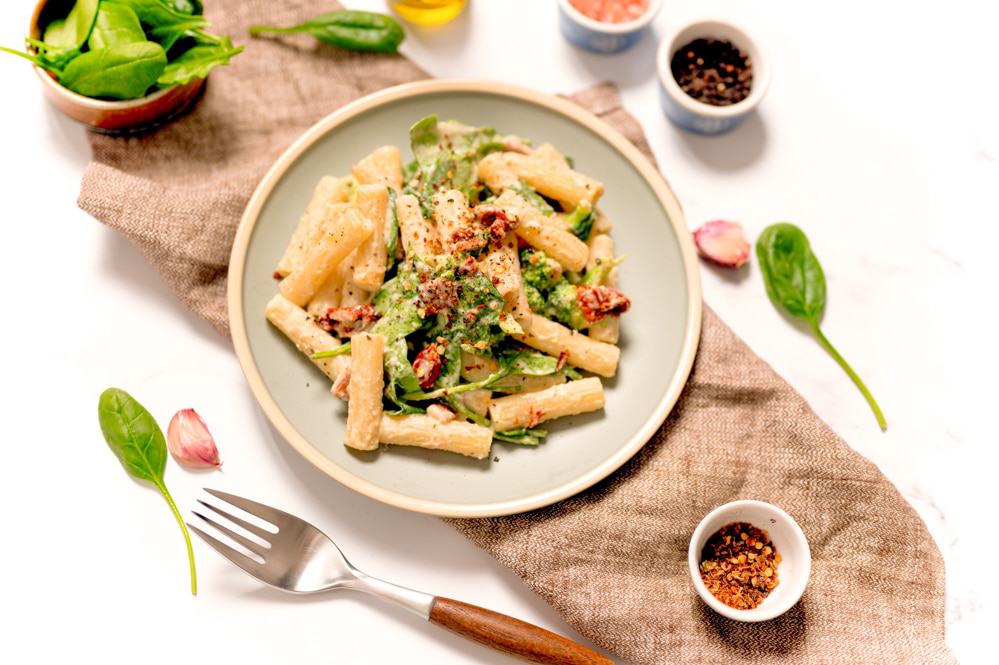 Creamy Hummus Pasta With Sun-Dried Tomatoes | World of Vegan