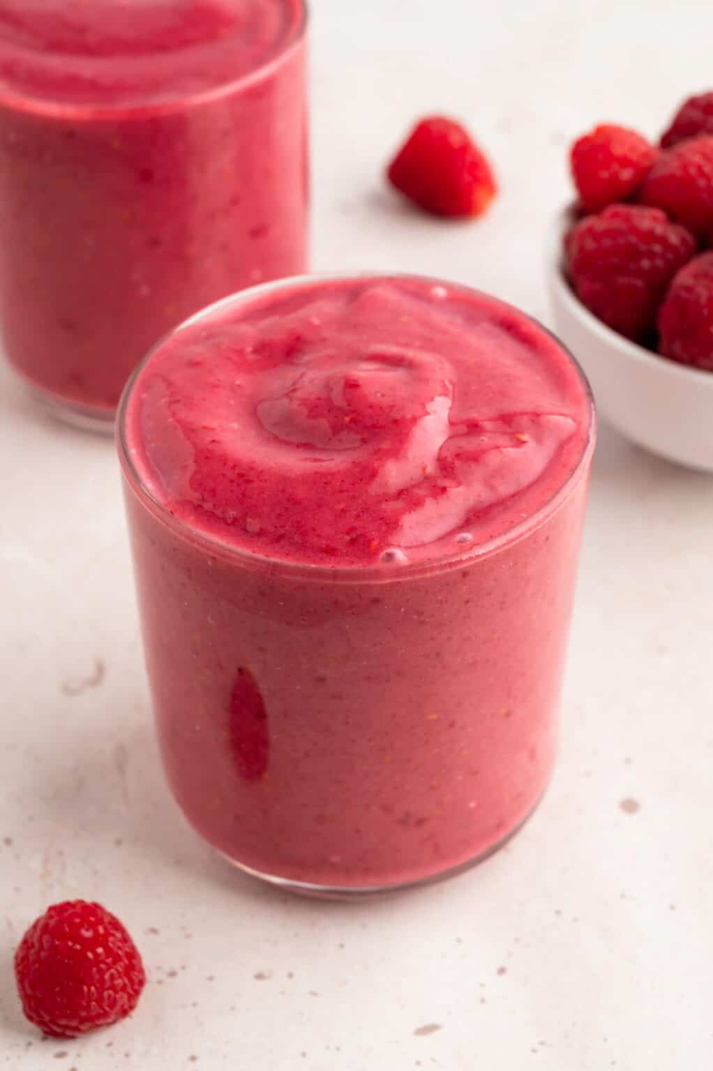 Raspberry Smoothie (3 Ingredients!)