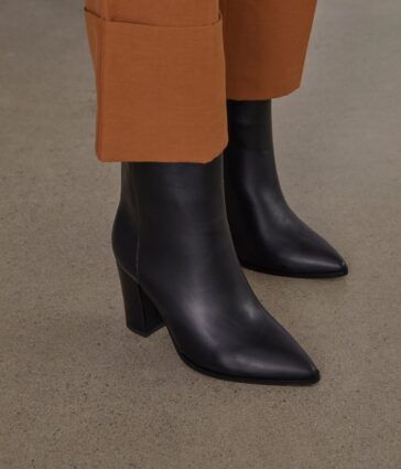 30+ Best Vegan Boots (Ultimate Guide)